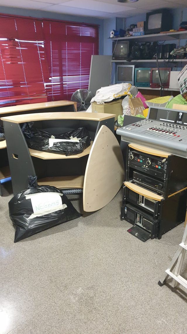 Mesa pro AEQ BC 500 , aparte platos y mobiliarios de segunda mano por 2 ... Mesa pro AEQ BC 500 , aparte platos y mobiliarios de segunda mano por 2 ...