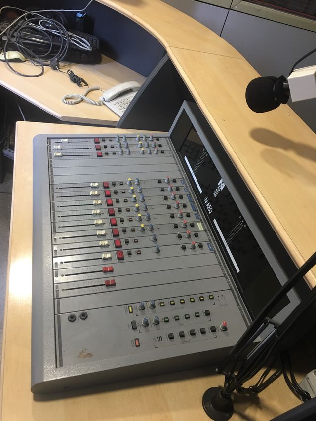 Mesa pro AEQ BC 500 , aparte platos y mobiliarios de segunda mano por 2 ... Mesa pro AEQ BC 500 , aparte platos y mobiliarios de segunda mano por 2 ...