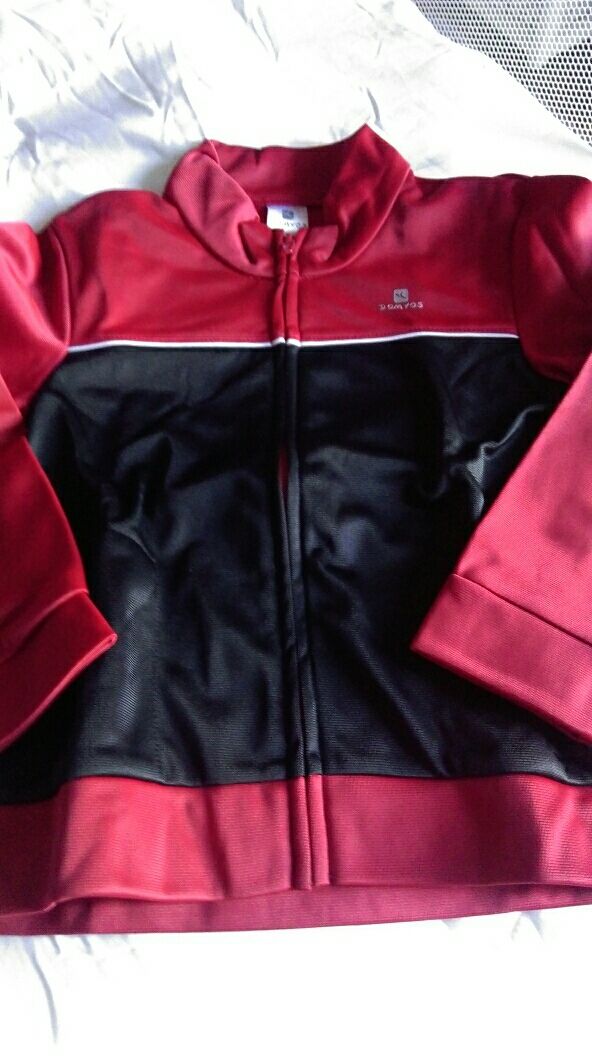 Chandal talla 4 años. Nuevo de segunda mano por 10 EUR en Hondarribia ...