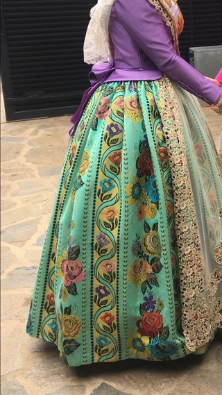 Falda fallera de segunda mano en WALLAPOP