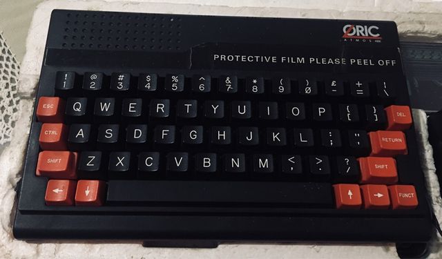 Ordenador vintage ORIC ATMOS 48k de segunda mano por 250 EUR en Sevilla en WALLAPOP