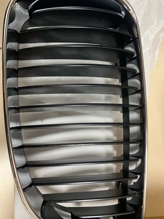 Rejilla bmw serie 1 de segunda mano por 45 EUR en Sevilla en WALLAPOP