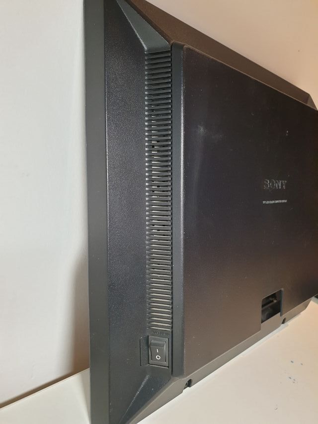 Monitor 17" TFT LCD SONY SDM-73 de segunda mano por 13 EUR en Alcúdia ...