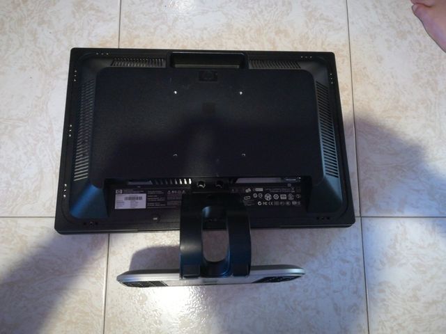 Monitor HP 19 pulgadas modelo HP L1908w de segunda mano por 20 EUR en ...