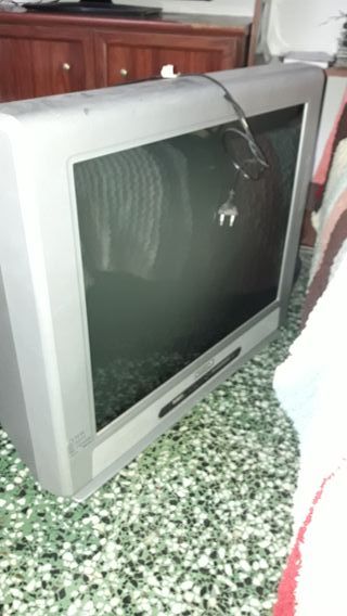 Televisor Grande antiguo de segunda mano en WALLAPOP