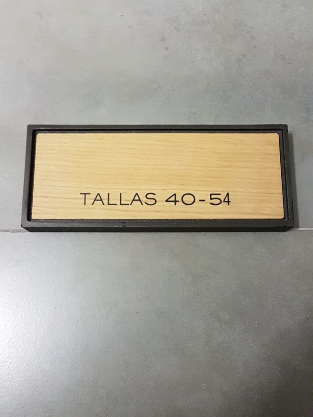 Display, cartel, expositor de segunda mano por 6 EUR en Logroño en WALLAPOP