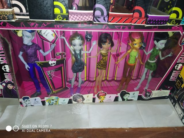 vendo pack de 5 monster high de segunda mano por 500 EUR en Huétor ...