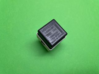 Rele Volvo V40 S40 MB953383 72BM000 PA6-GF30 de segunda mano por 0 EUR ...