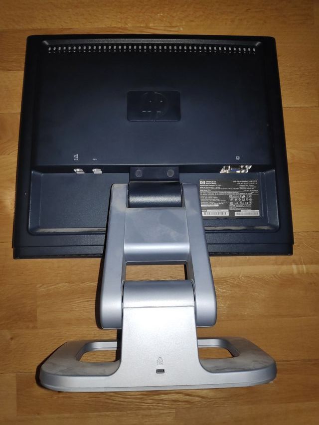 Monitor VGA HP pavilion f 1703 de segunda mano por 15 EUR en Madrid en ...