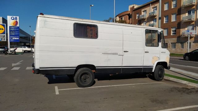 Mercedes-Benz 407 D de segunda mano por 9.600 EUR en La Bisbal d ...