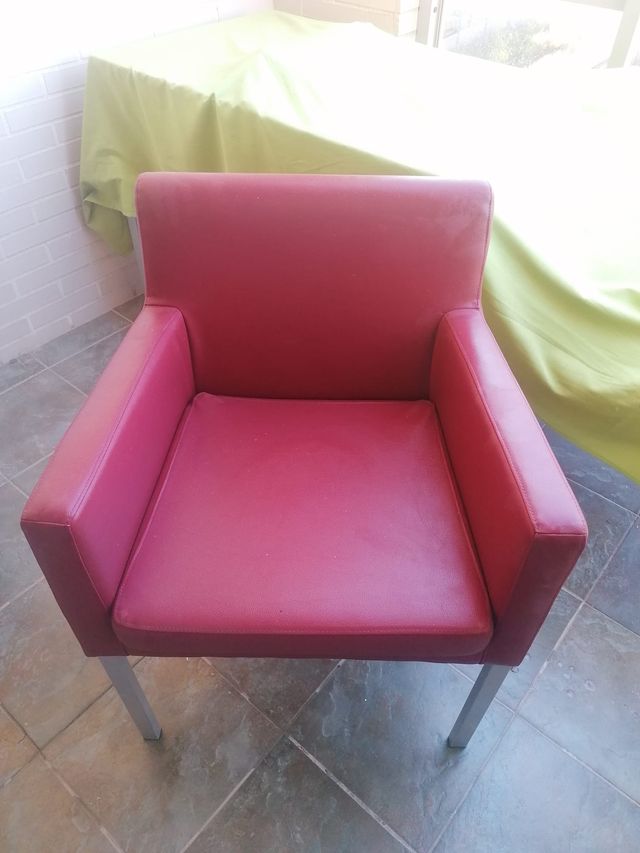 Butaca roja. Tapizado con cuero sintético. Butacón de segunda mano por ...