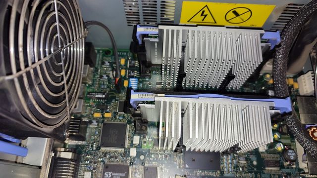 Servidor IBM Netfinity 5000 de segunda mano por 40 EUR en La Rinconada ...