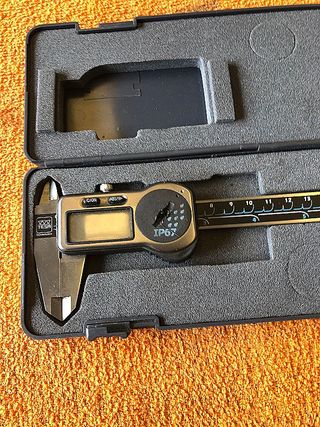 Calibro digitale da 150 mm con astuccio protettivo