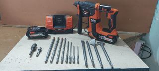 Tassellatore scalpellatore 18V Aeg