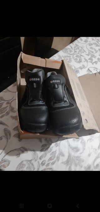 scarpe nere antinfortunistiche 