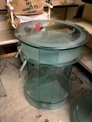 Tavolino rotondo in cristallo con rotelle 4 piani