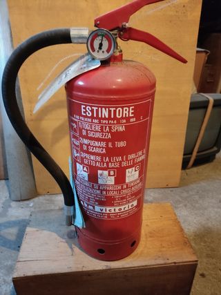 Estintore a polvere 6 Kg