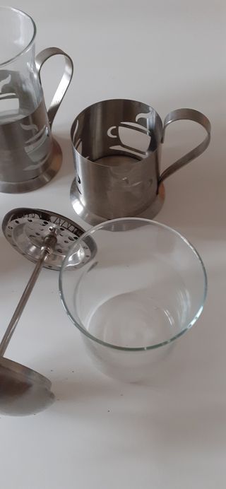 teiera capacità  350ml e due tazze 