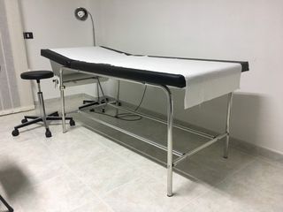 Lettino da visita per studio medico con rotolo etc