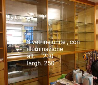 ARREDI  SCAFFALI, VETRINE  , BANCONE  PER NEGOZIO