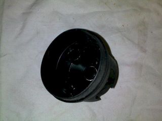Scatole tonde da incasso per fili elettrici.