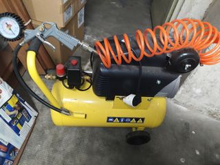 Compressore STANLEY  e Kit accessori