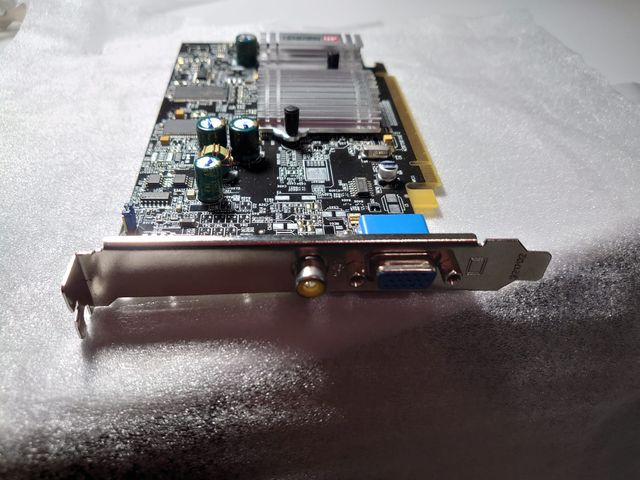 TARJETA GRAFICA ATI Radeon 256 MB de segunda mano por 20 EUR en Las ...