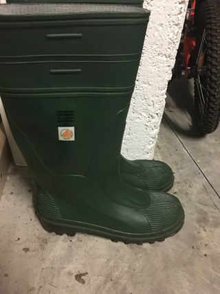 Stivali dispositivi prevenzione infortuni