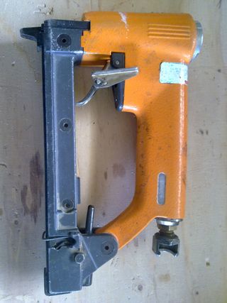 Sparachiodi pneumatica x spilli da riparare
