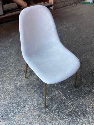 Sedia in velluto bianco e metallo dorato