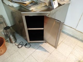 Tavolo armadiato ad angolo