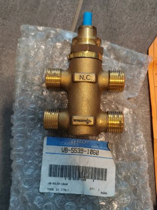 N. 5 nuove valvole idrauliche Johnson Controls