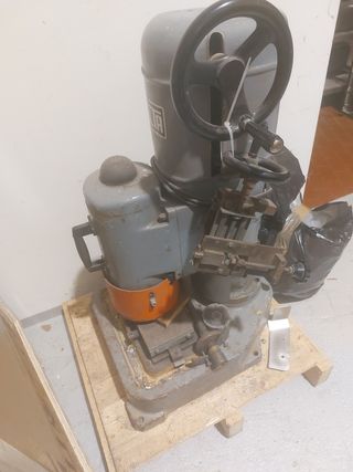 macchina rettifica piastre 