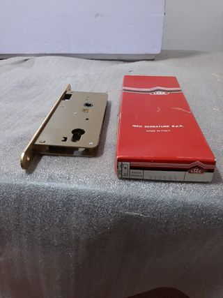 Serratura da infilare YALE per porta in legno