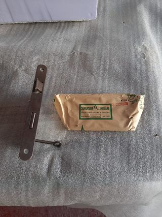 Serratura da infilare per porta in legno