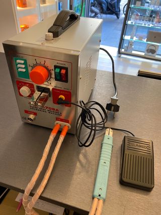 Saldatrice a punti per batterie