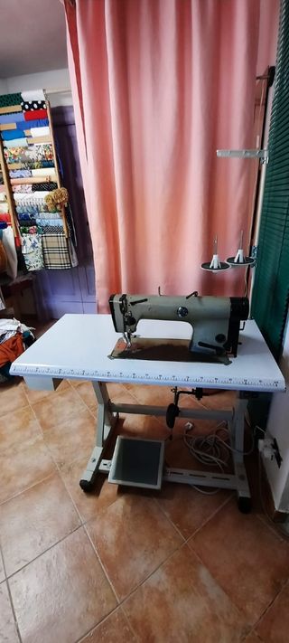 macchina da cucire per tessuti leggeri 