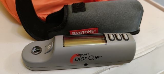 Pantone Color Cue de segunda mano por 190 EUR en Madrid en WALLAPOP