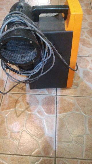 vendo pompa per gonfiabili,e altri attrezzi tutti