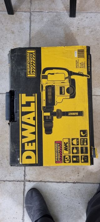 Martello DeWalt 220V 1350W 8.7Kg