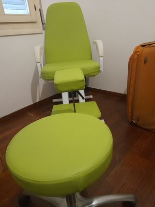 poltrona pedicure e sgabello operatore