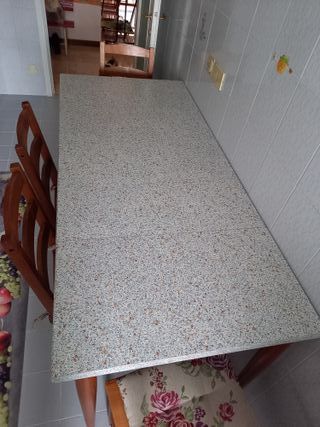 Tavolo per cucina estendibile fino a sei persone