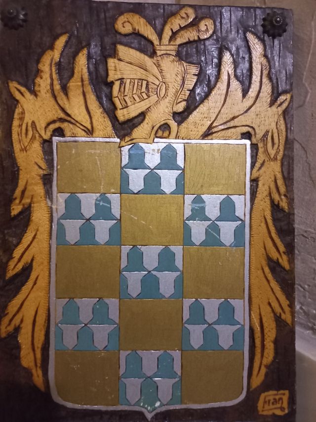 ESCUDO VELASCO de segunda mano por 49 EUR en Laguna de Duero en WALLAPOP