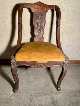 Antica sedia a gondola 800 in legno intagliato