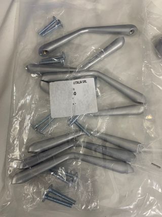 7 maniglie plastica 96 mm argento satinato + viti