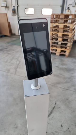 termoscanner con staffa