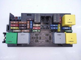 CAJA FUSIBLES MERCEDES A1645403572 de segunda mano por 0 EUR en ...