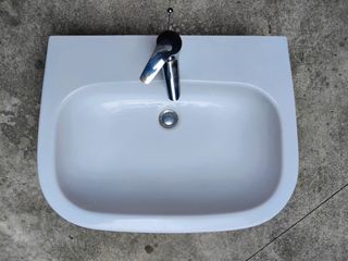 lavabo duravit D-code con rubinetto