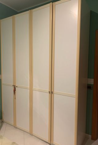 Armadio 4 ante bianco con cassettiera e specchio