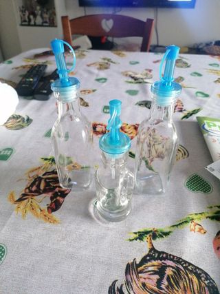 3 bottigliette per olio e aceto in vetro